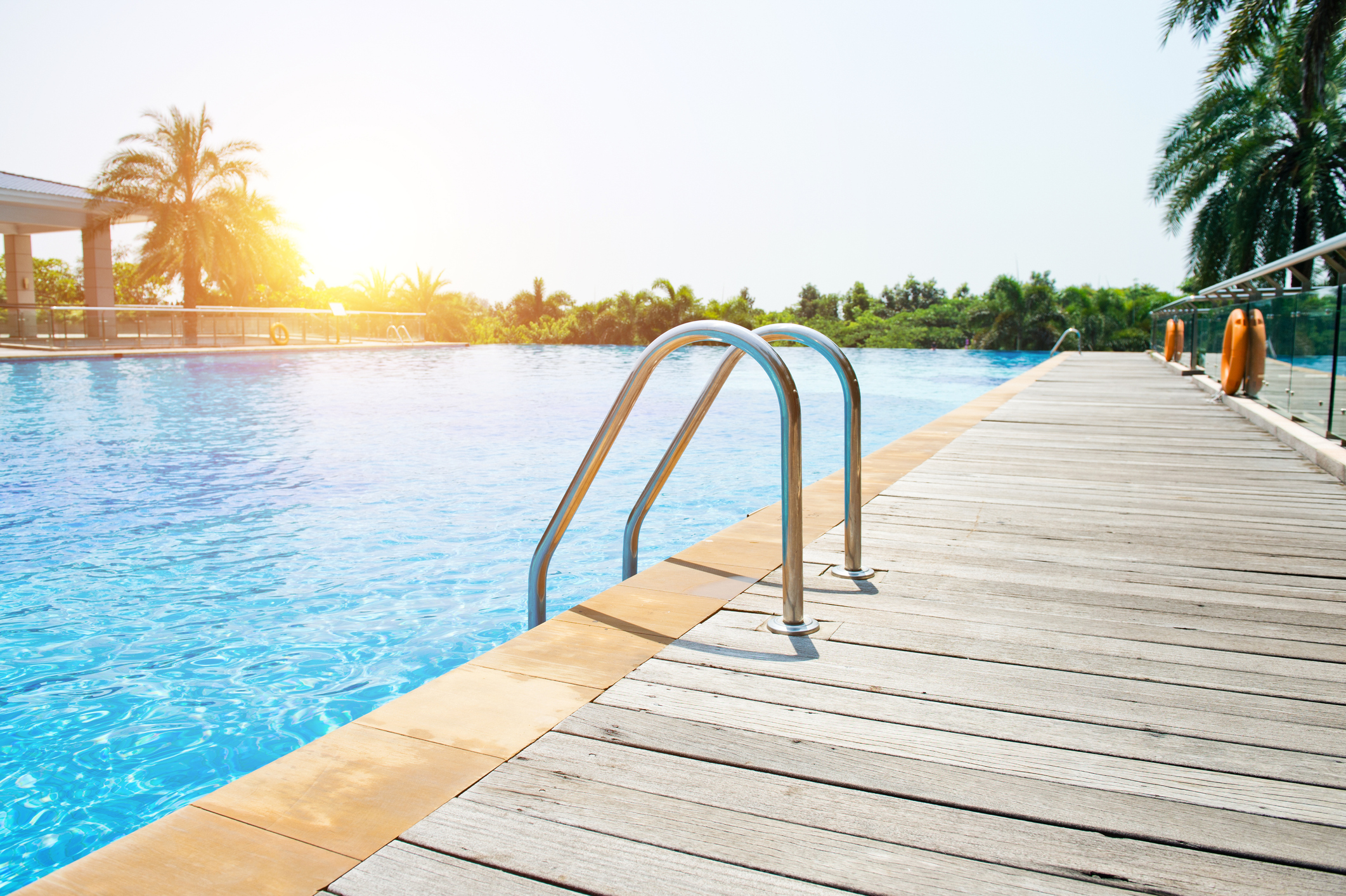 From Classic to Contemporary: Choosing the Right Style of Pool Fence